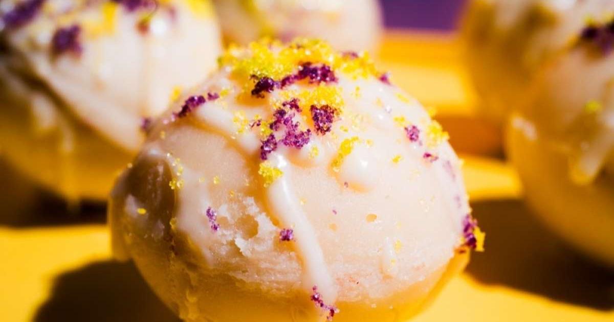 How To Make Low-Sugar, Low-Carb King Cake Hot Cocoa Bombs | Ochsner Health
